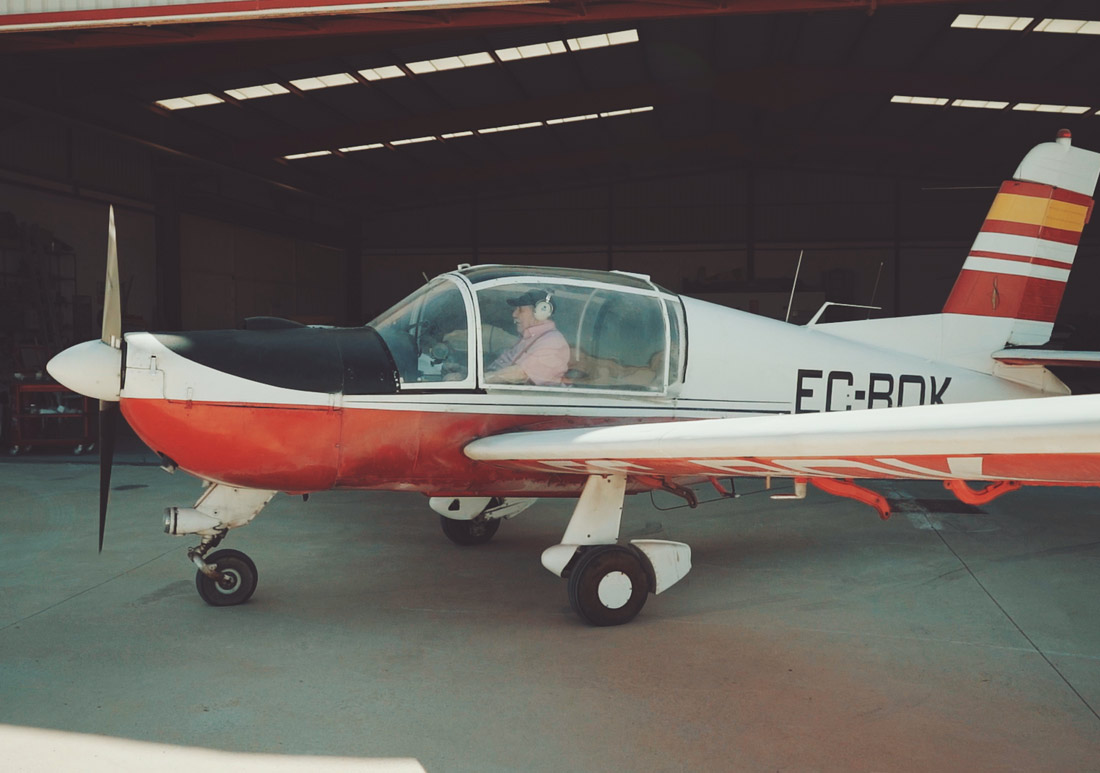 El Piloto más viejo del mundo - Acrox